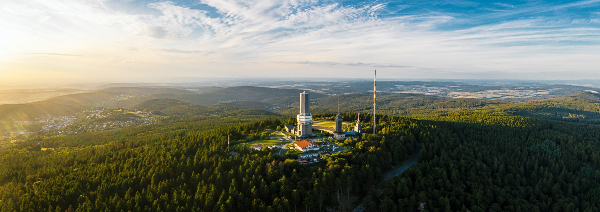 Luftbild Grosser Feldberg (Taunus) im Sommer - VONGANZOBEN ...